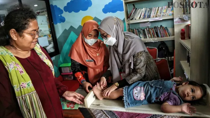 Pemeriksaan Kesehatan Balita di RPTRA Rorotan Indah - poskota.co.id