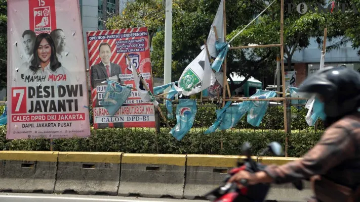 Alat Peraga Kampanye Rusak Estetika Kota dan Bahayakan Warga - poskota ...