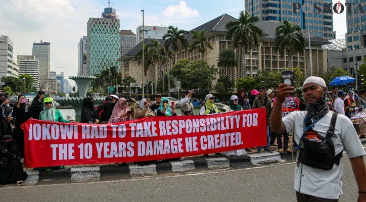 Aksi Massa 411 Minta Adili Jokowi dan Tangkap Fufufafa di Patung Kuda ...