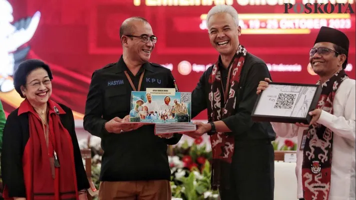 Ganjar-Mahfud Resmi Daftar Capres-Cawapres ke KPU - poskota.co.id