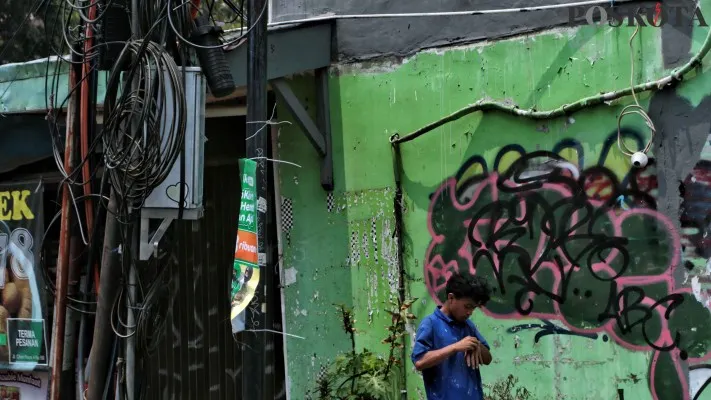 Kabel Semrawut di Cikini yang Merusak Estetika Kota dan Membahayakan ...