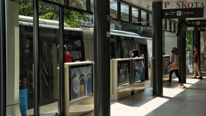 Melihat Wajah Baru Halte Senen Sentral Kembali Beroperasi - poskota.co.id