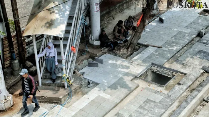 Tak Kunjung Rampung, Proyek Pendestrian Matraman Dikeluhkan Warga ...