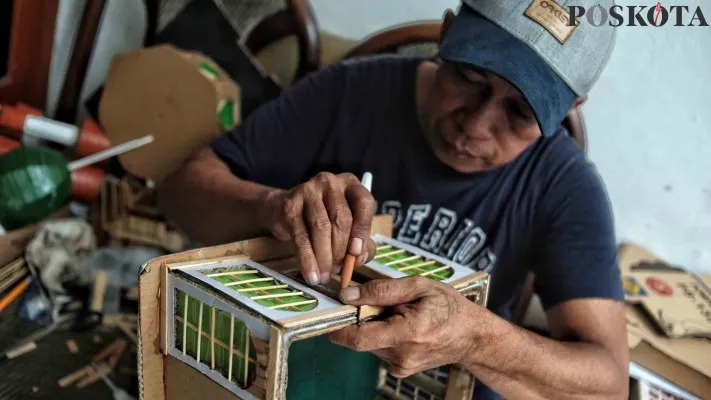 Menyulap Barang Bekas Jadi Miniatur Ekonomi Kreatif - poskota.co.id