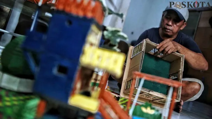 Menyulap Barang Bekas Jadi Miniatur Ekonomi Kreatif - poskota.co.id