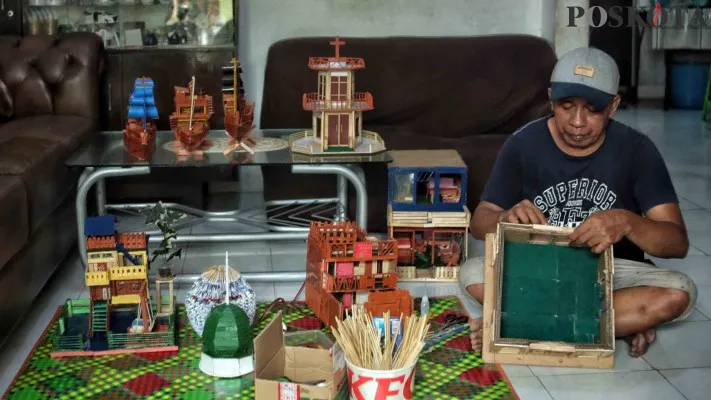 Menyulap Barang Bekas Jadi Miniatur Ekonomi Kreatif - poskota.co.id