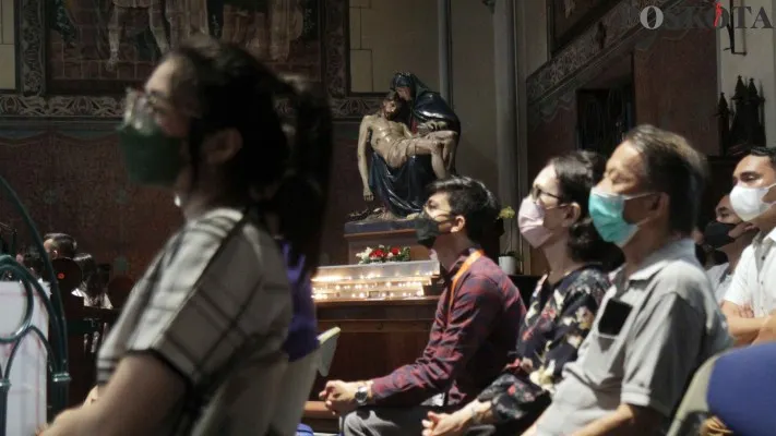Misa Kenaikan Isa Almasih di Gereja Katedral Jakarta - poskota.co.id